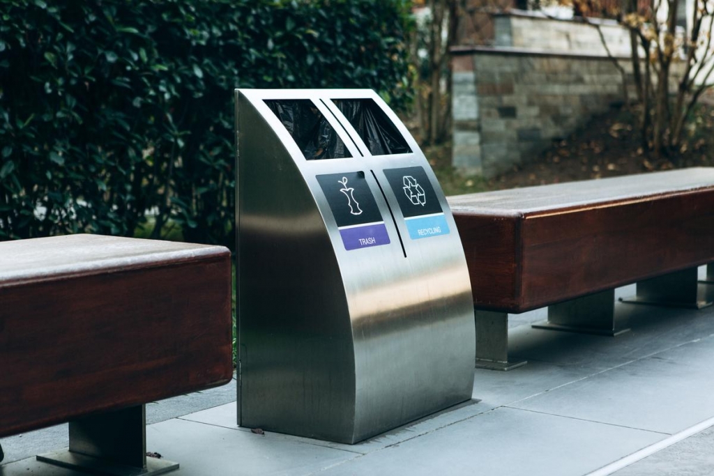 What are smart waste bins and how do they work? - Ferrero Industrial